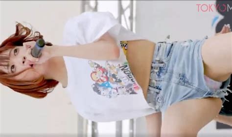 逆さ撮り顔出しアイドルや自撮り本物JKたちのダンス逆さパンチラ盗撮詰め合わせショートパンツから生パンティ露出ww JK逆さ撮り