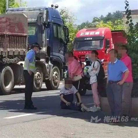 中考结束后，梅州一中学生被货车碰倒！蕉岭车尾马路
