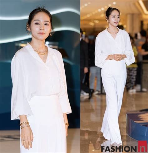 패션엔 [패션엔 포토] 두아이 엄마 한가인 실물이 더 예뻐 42세 눈부신 화이트룩 외출