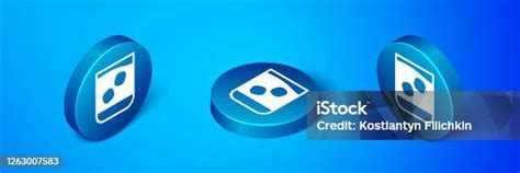 파란색 배경에 고립 된 위스키와 얼음 큐브 아이콘의 등색 유리 파란색 원 버튼입니다 벡터 일러스트레이션 3차원 형태에 대한 스톡 벡터 아트 및 기타 이미지 Istock