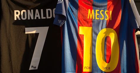 12 Históricas Imágenes De Cristiano Ronaldo Y Lionel Messi En Clásicos