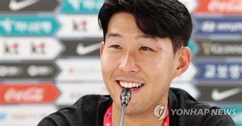 월드컵 마스크 쓴 손흥민 외신도 주목 출전 가능성 언급