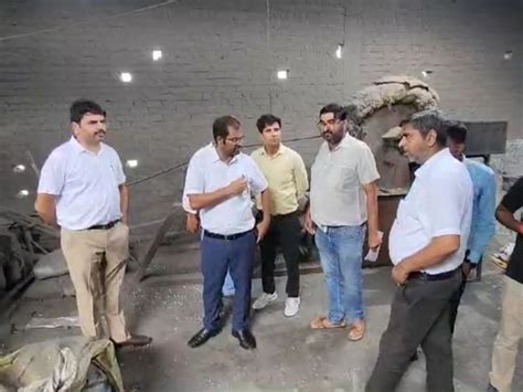 Raid On Illegal E Waste Factory In Sambhal संभल में अवैध ई कचरा