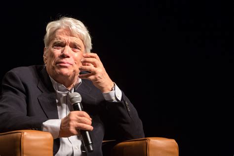 Photo Bernard Tapie donne une conférence Qui est le vrai Bernard