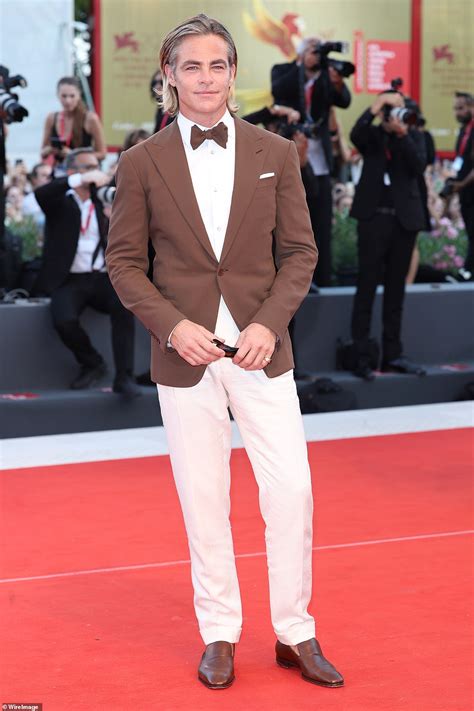 Chris Pine Goes Viral For Zoning Out At The Dont Worry Darling Press