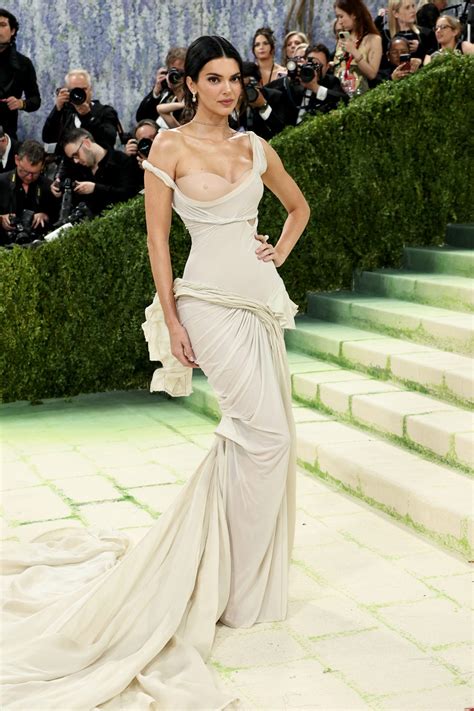 Kendall Jenners Met Gala 2026 Jurk Was Eerst Een Gap T Shirt