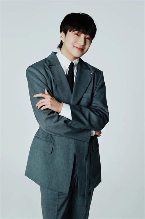入伍快一個月的WINNER隊長姜昇潤訓練所近況照公開調皮且笑容滿面團體中適應的很好 KSD 韓星網 明星
