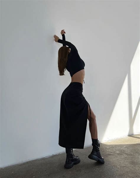 Спідниця з затяжкою довжини міді чорна купити в Києві Спідниці в магазині Rikky Hype