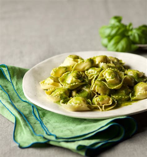 Tortelloni Ricota E Espinafre Com Pesto De Manjericão Fresco Giovanni
