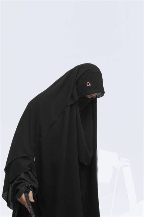 Aisyah Qurrotu Aini Medium