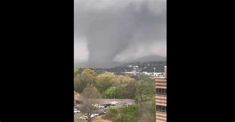 Tornados Deixam 18 Mortos Nos Estados Unidos E Milhares Estão Sem