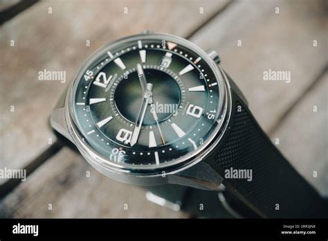 Photographs Of The Jaeger Lecoultre Jlc Polaris Date With Green