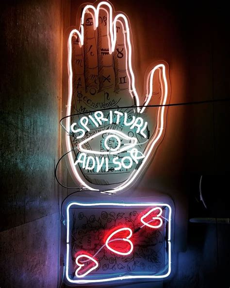 Неоновая вывеска: supernaturalism and the third eye