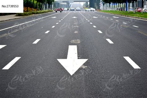 道路上的直行箭头高清图片下载 红动中国