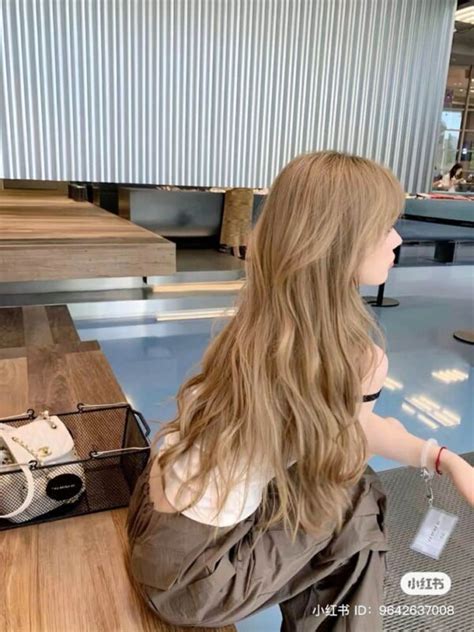 30 ไอเดียสีผม Ash Blonde สีฮิตติดเทรนด์ปี 2024 เปลี่ยนลุคให้สวยหรู ดู
