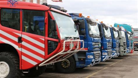Харківські рятувальники отримали спеціальне авто для гасіння пожеж на