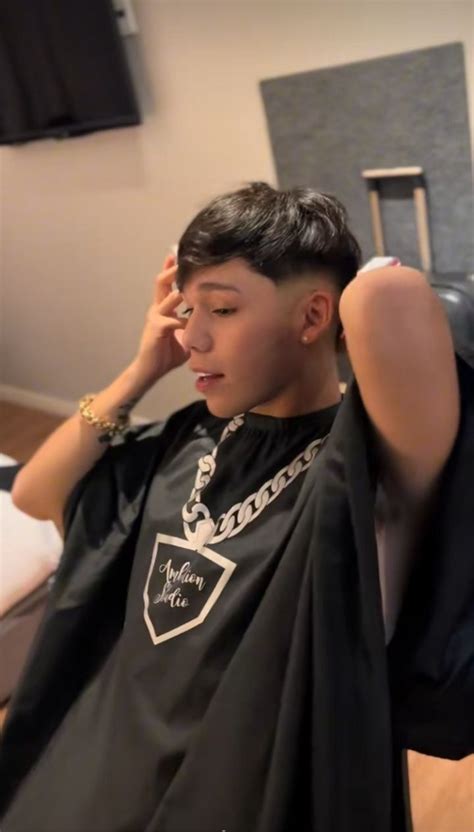 Jere Klein Cortándose El Pelo🫦🫦😍 Celebridades Bonitos Colas De Fotos Celebridades