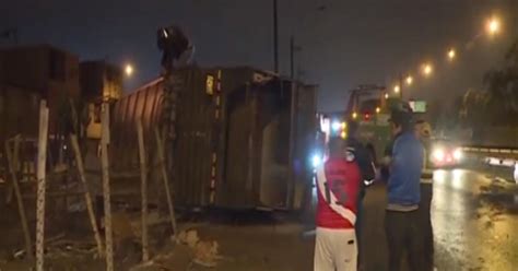 Autopista Ramiro Prialé Hombre Sobrevivió Tras Caerle Encima Camión De