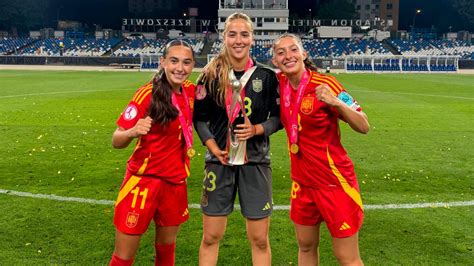 Daniela Agote Elene Gurtubay Y Ziara Vega Campeonas Del Europeo Sub 19 Athletic Club Website