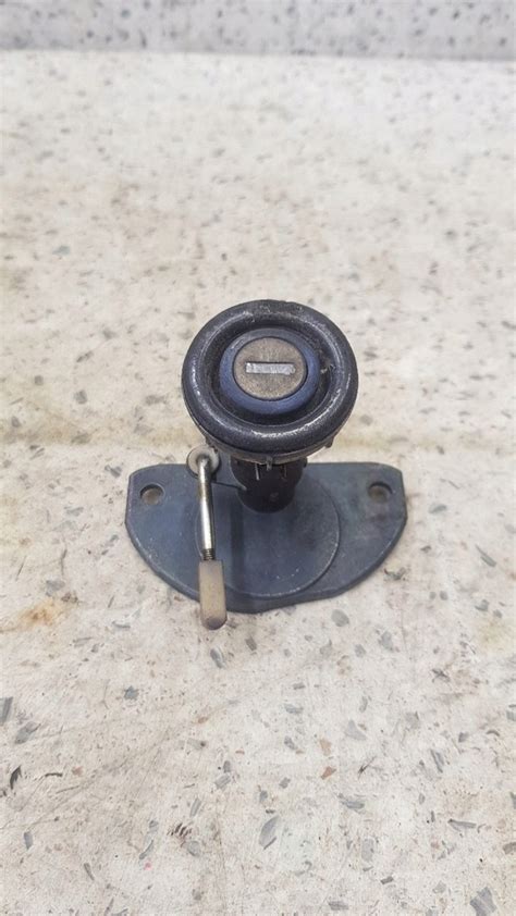 WKŁADKA ZAMKA KLAPY TYŁ BAGAŻNIKA FIAT SEICENTO 12670641198