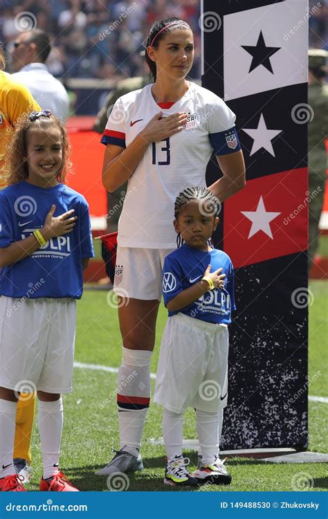 U S Capit N Nacional Alex Morgan 13 Del Equipo Del F Tbol De Las