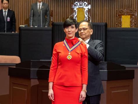 游錫堃贈勳捷克女議長 「1動作」讓前大使痛批丟臉 中廣新聞網 Line Today