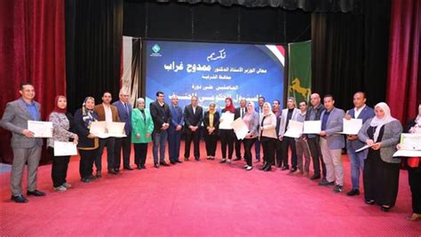 محافظ الشرقية ورئيس جامعة الزقازيق يشهدان حفل تكريم الفائزين بجائزة