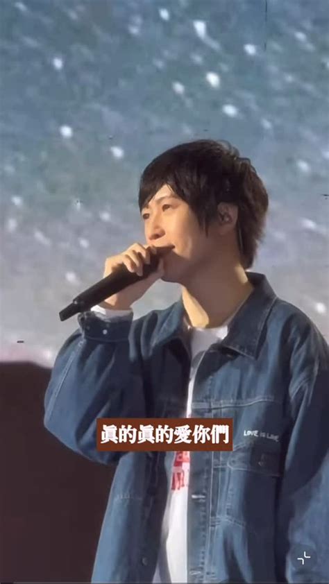 Mayday05 07 ∞ 最深情的告白是什麼？ 是他陪你淋著大雨 眼神堅定的說著「我愛你們，真的真的愛你們」 1月1日他說著這番話 前面