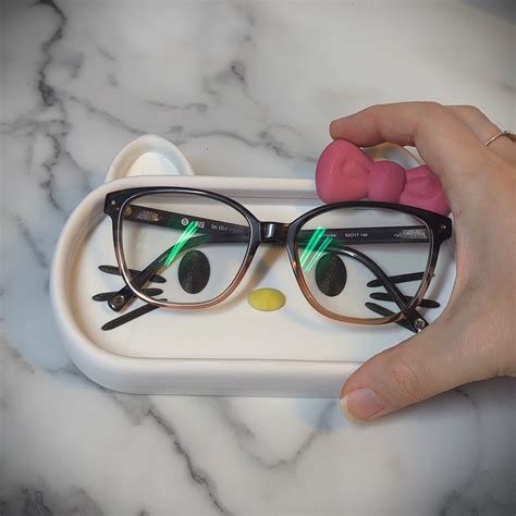 👋 Hello Kitty Eyeglass Trinket Holder・ Stl File For 3d Printing・cults