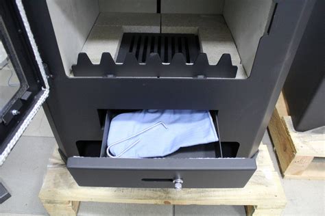 Piec stalowy z fajerką i piekarnikiem na drewno Comfort KF kW