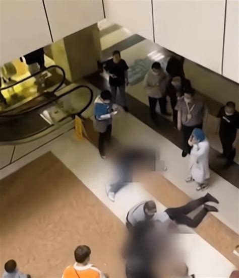 男子查出癌症跳楼砸中孕妇？南充警方：有抑郁症状，砸伤女子腿部川北
