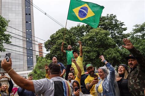 Manifestantes Descodificam Falas De Bolsonaro E Esperam Provas De
