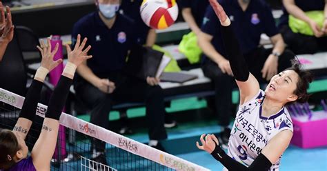 포토 스파이크 공격하는 박정아