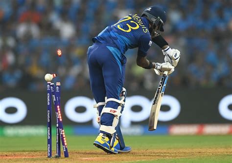Kusal Mendis Had His Bails Broken By Mohammed Siraj