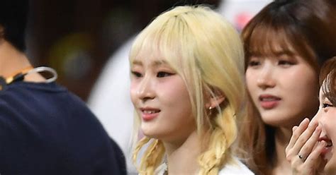 아이칠린 초원 야구장서 파울볼 맞아 혼절 “정밀 검진 중” [공식입장]