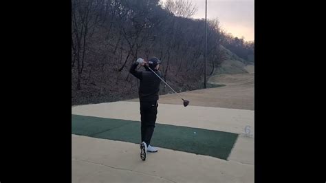 필드 드라이버 고수는 풀어치고 하수는 쥐고때립니다 제발 클럽을 몸앞에 버리세요~~~골프스윙코치 국민선생님 Youtube