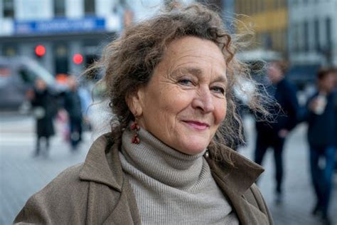 I Dansegarderoben Synger Anne Linnet Hittet Smuk Og Dejlig Til