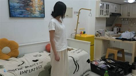 The Girl With Her Legs Tied Up Is Stimulated By O Chinese Model Chinese JS Original