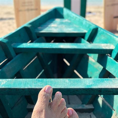 Nisreen Slim Feet 2 Photos Sexy Feets Celeb Feets