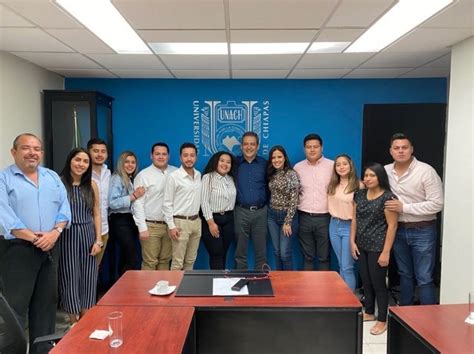 Se Reúne El Rector De La Unach Carlos F Natarén Nandayapa Con Alumnos