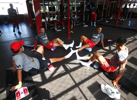 Selección Peruana Tuvo Su Primer Entrenamiento Con Futbolistas De La