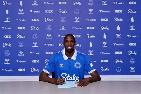 Abdoulaye Doucoure Praises Sean Dyche And Kevin Thelwell After Agreeing