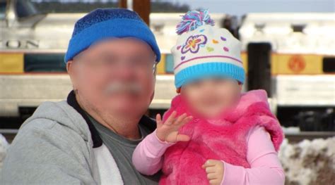 Se Fuma Un Porro Y Deja A Su Abuelo En La Guardería Y A Su Hija En La