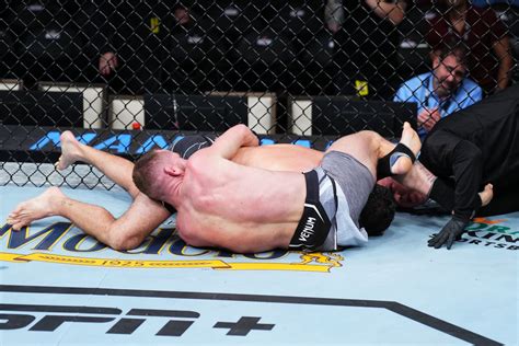 Ufc Las Vegas Video Davey Grant Retires Raphael Assuncao With Rare