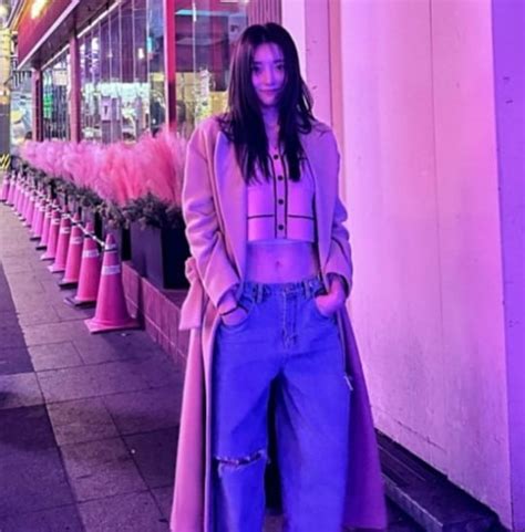 서하얀 길거리서 복근 노출♥임창정도 반한 비주얼 텐아시아 서하얀 길거리서 복근 노출♥임창정도 반한 비주얼 텐아시아