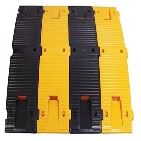 Plastic Made Speed Bump At 1200 00 Inr In Pune Smartech Safety