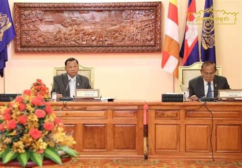 សម្តេចវិបុលសេនាភក្តី សាយ ឈុំ ដឹកនាំកិច្ចប្រជុំគណៈកម្មាធិការអចិន្ត្រៃយ៍ព្រឹទ្ធសភា សារព័ត៌មាន