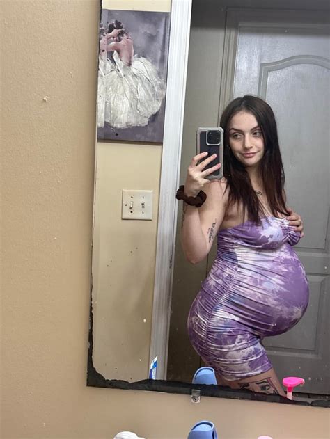 Lauren R Clothedpreggo