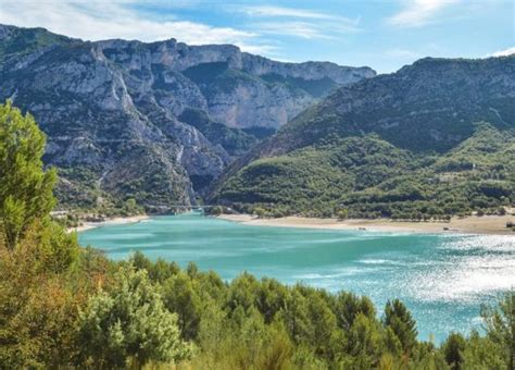 Quels sont les plus beaux lacs à visiter en Europe La petite valise