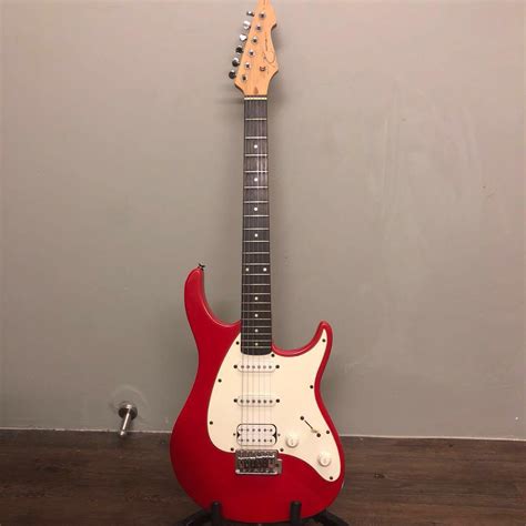 Peavey Raptor Exp Stratocaster Hobbies And Toys Music And Media Musical